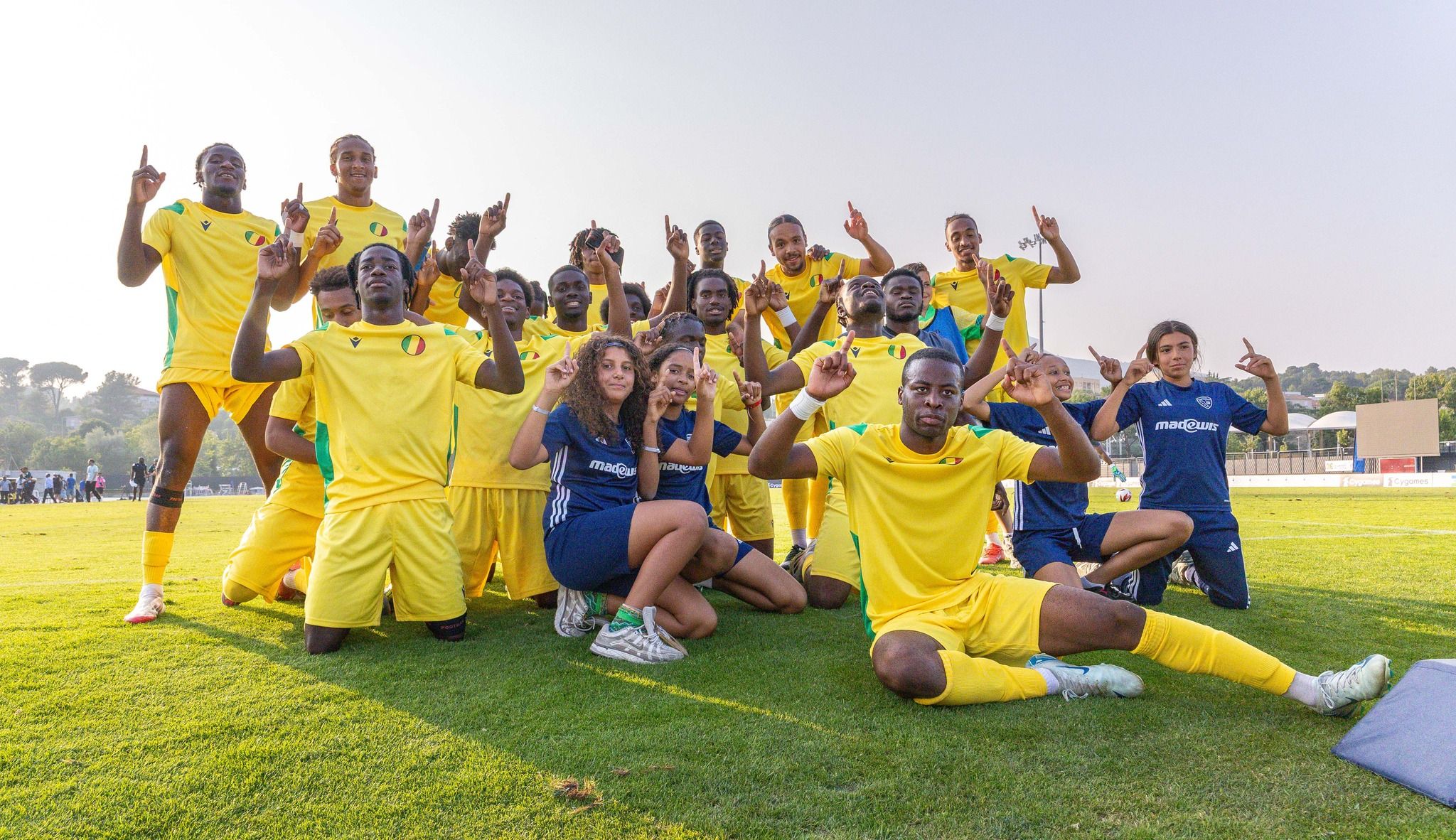 Mission: "Find 22 Congolese players in three months!" - VESTIAIRES